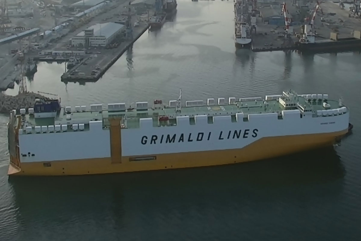 לראשונה בישראל, האוניה GRANDE NAPOLI פרקה רכבים בנמל אשדוד - Ashdod4U